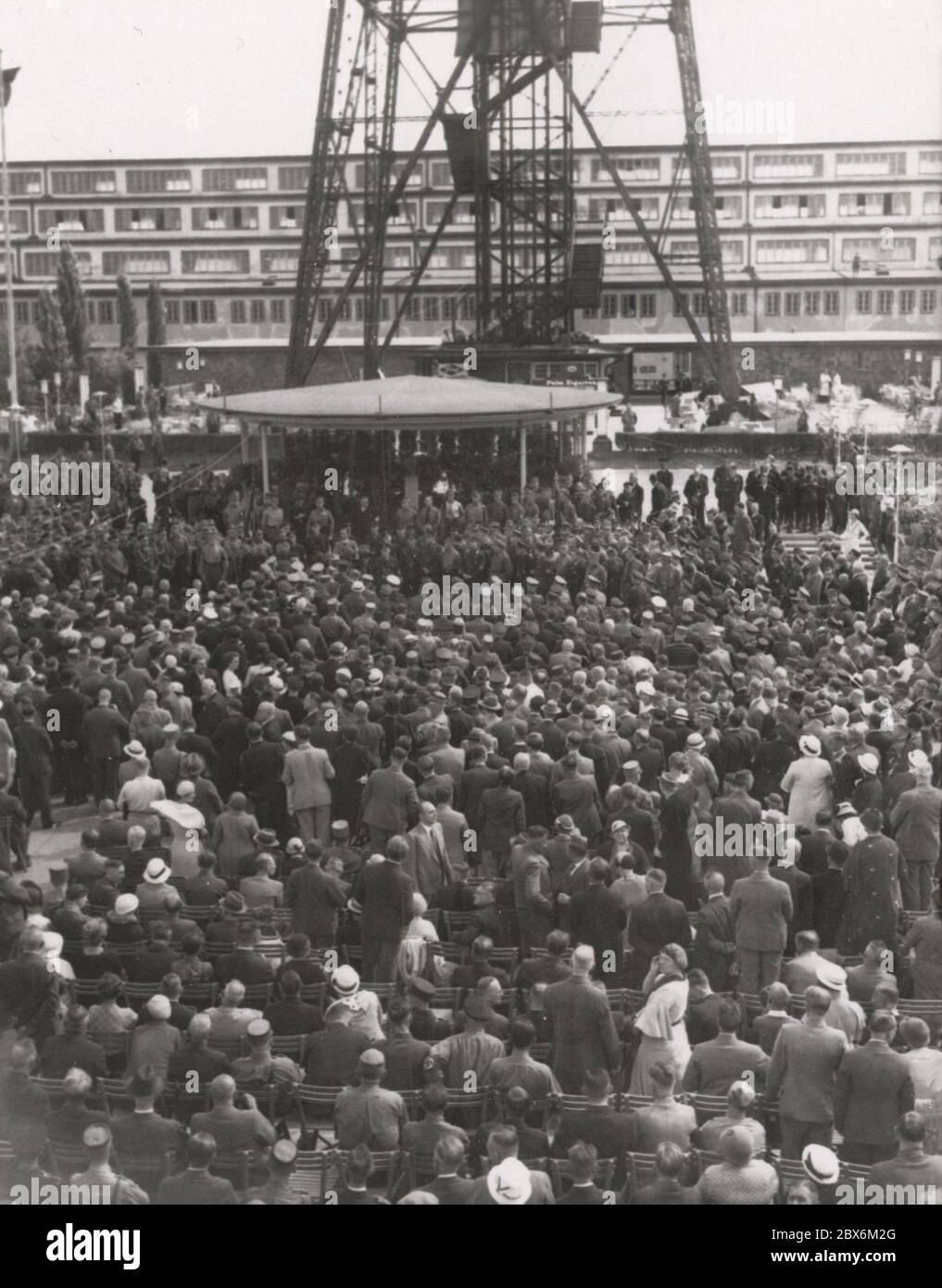 Rally at the radio tower during the radio exhibition Heinrich Hoffmann ...