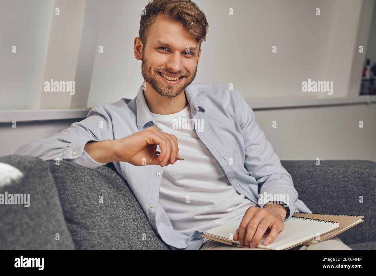 Leaning her elbow on hi-res stock photography and images - Alamy
