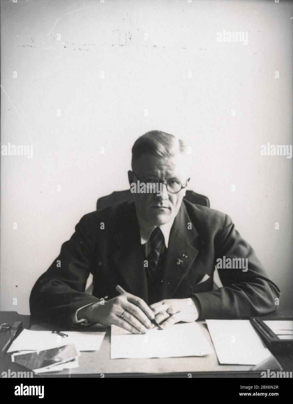 Adolf hitler portrait by hoffmann hi-res stock photography and images ...
