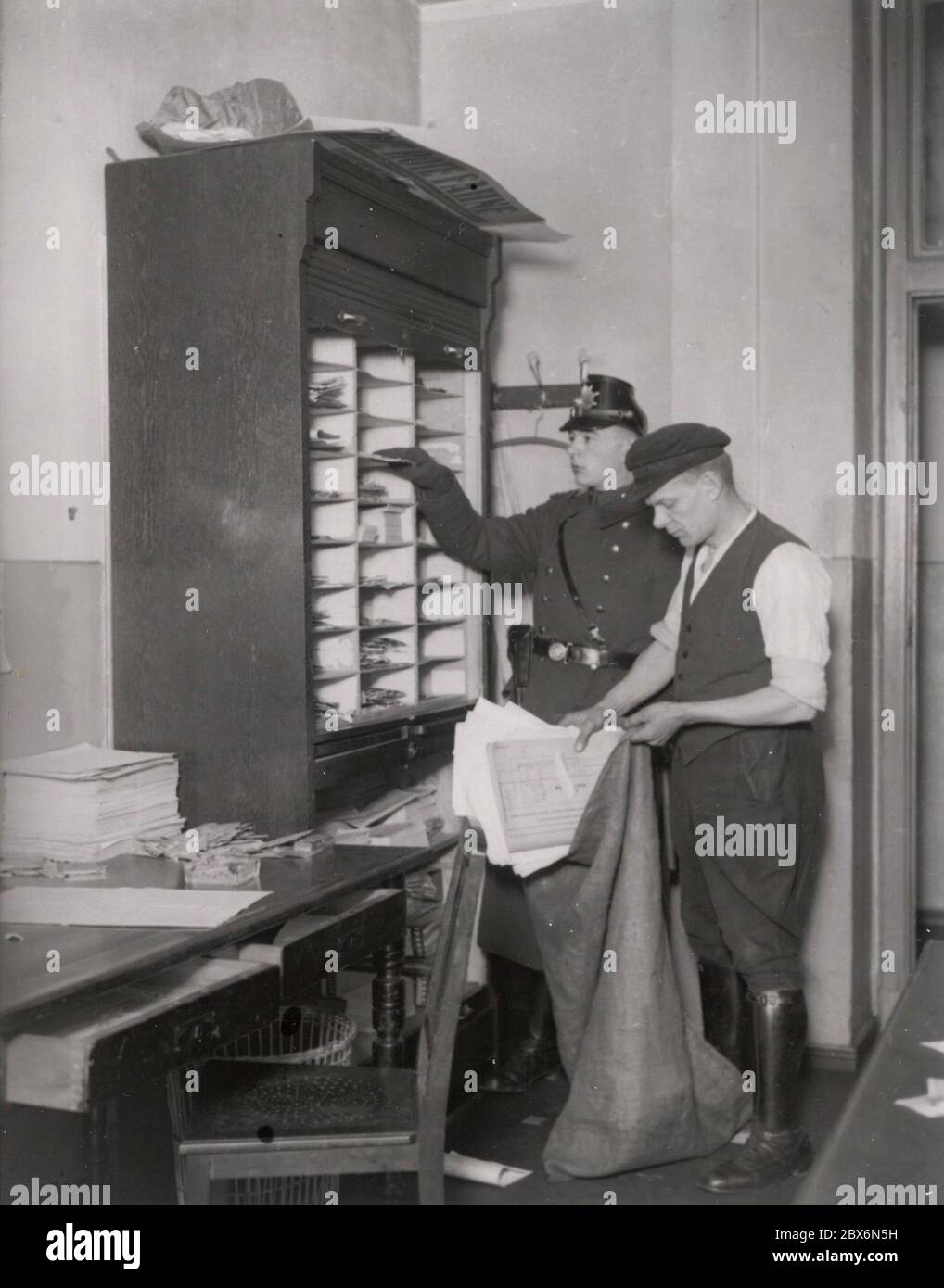 Occupation of the Karl Liebknecht House - securing of the file material ...