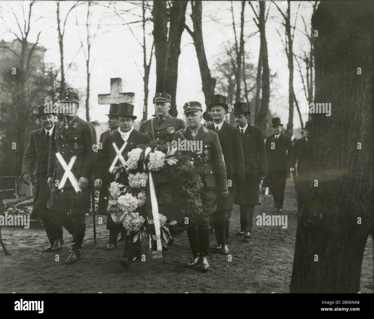 Wreath-laying ceremony at the tomb of Baron von Richthofen and Baron ...