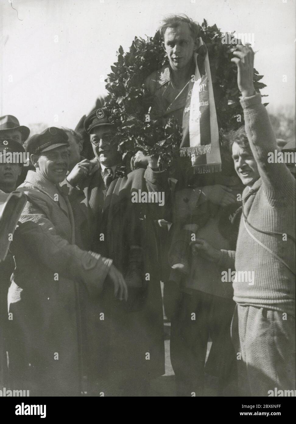 The winner of the SA pack march Heinrich Hoffmann Photographs 1933 ...