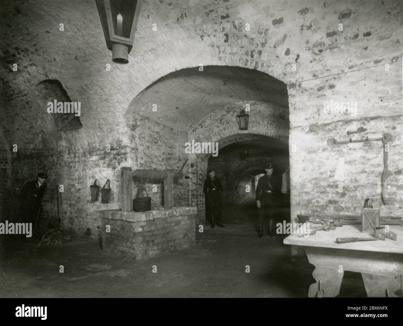 Burg Museum reportage. Heinrich Hoffmann Photographs 1933 Adolf Hitler ...