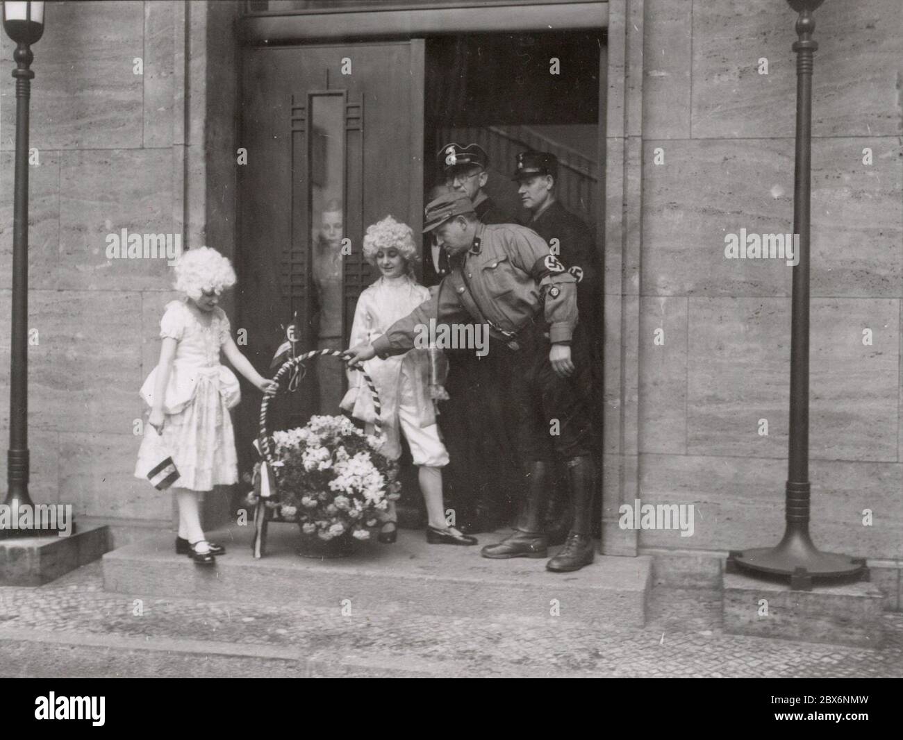 Congratulations on Hitler's birthday on April 20, 35 Heinrich Hoffmann ...