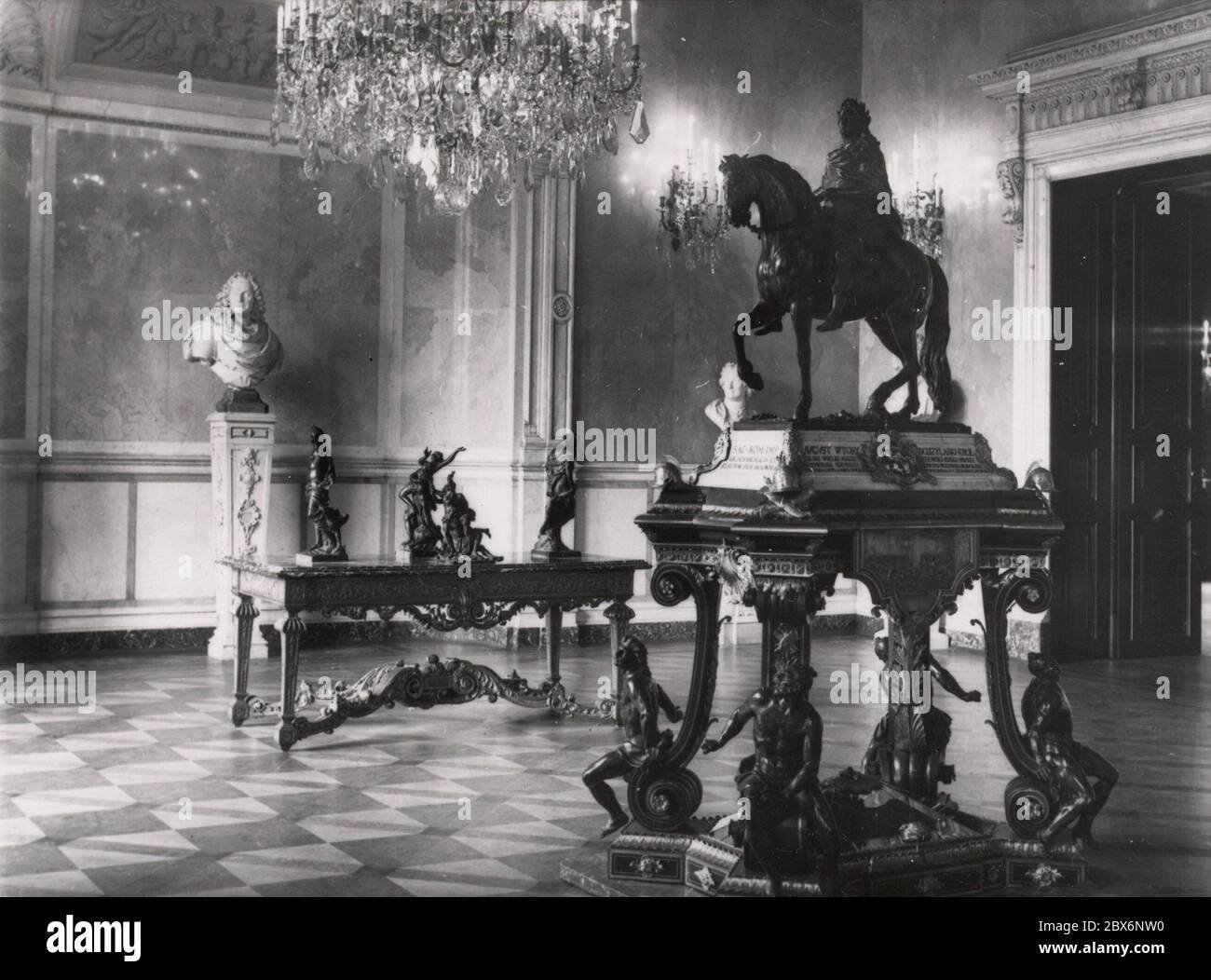 Museum in the Berlin Palace. Heinrich Hoffmann Photographs 1933 Adolf ...