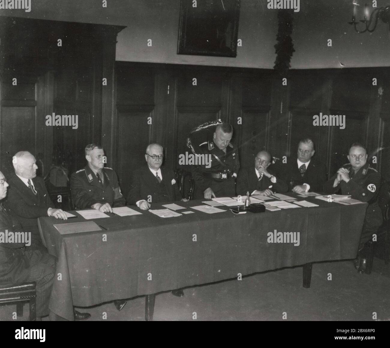 Reichsleiter Amann speaks Heinrich Hoffmann Photographs 1933 Adolf ...