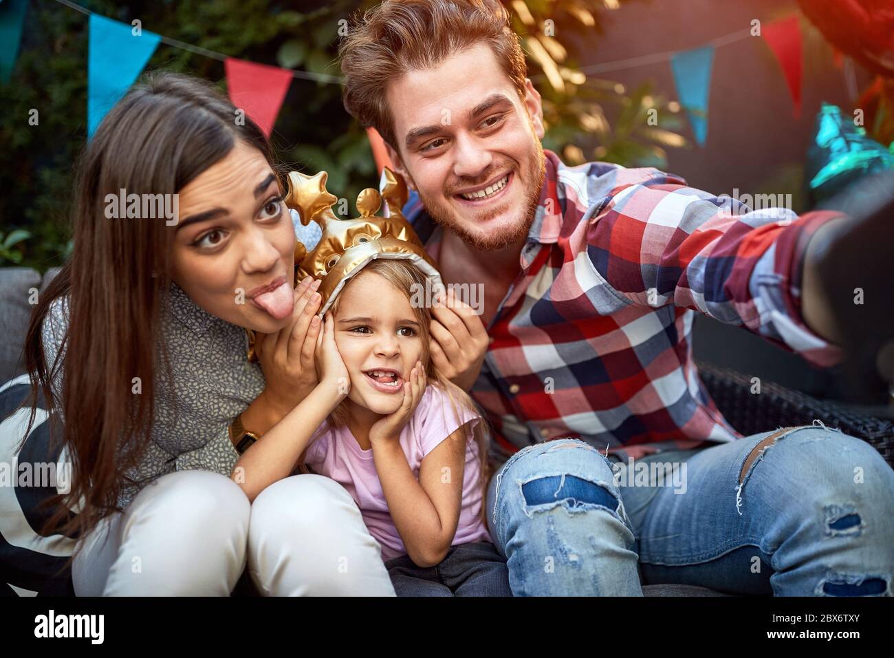 Child home in isolation outside hi-res stock photography and images - Alamy