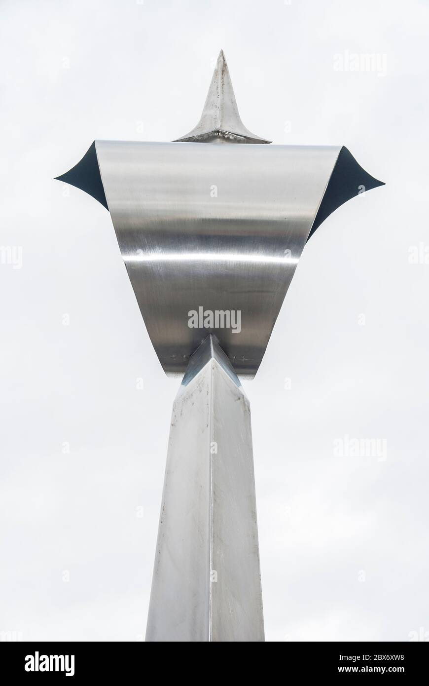 Street pedestal clock hi-res stock photography and images - Alamy