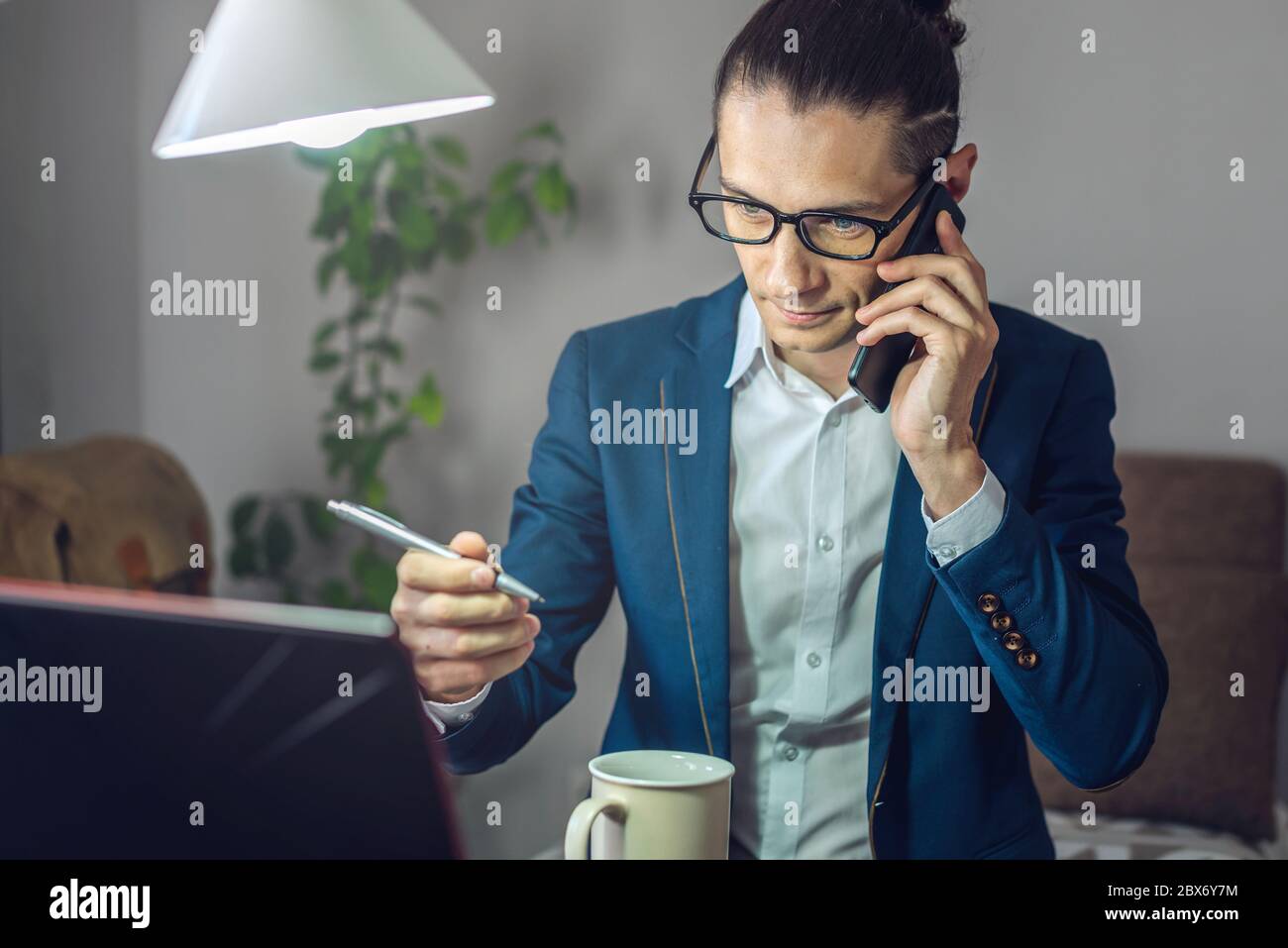 Male mode sitting table hi-res stock photography and images - Alamy