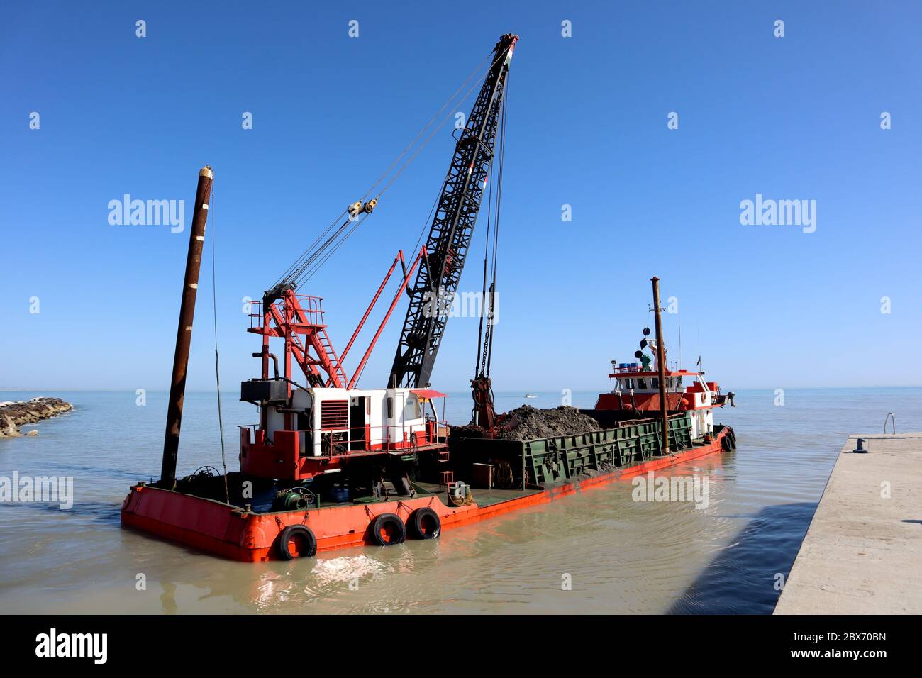 The giant floating crane hi-res stock photography and images - Alamy