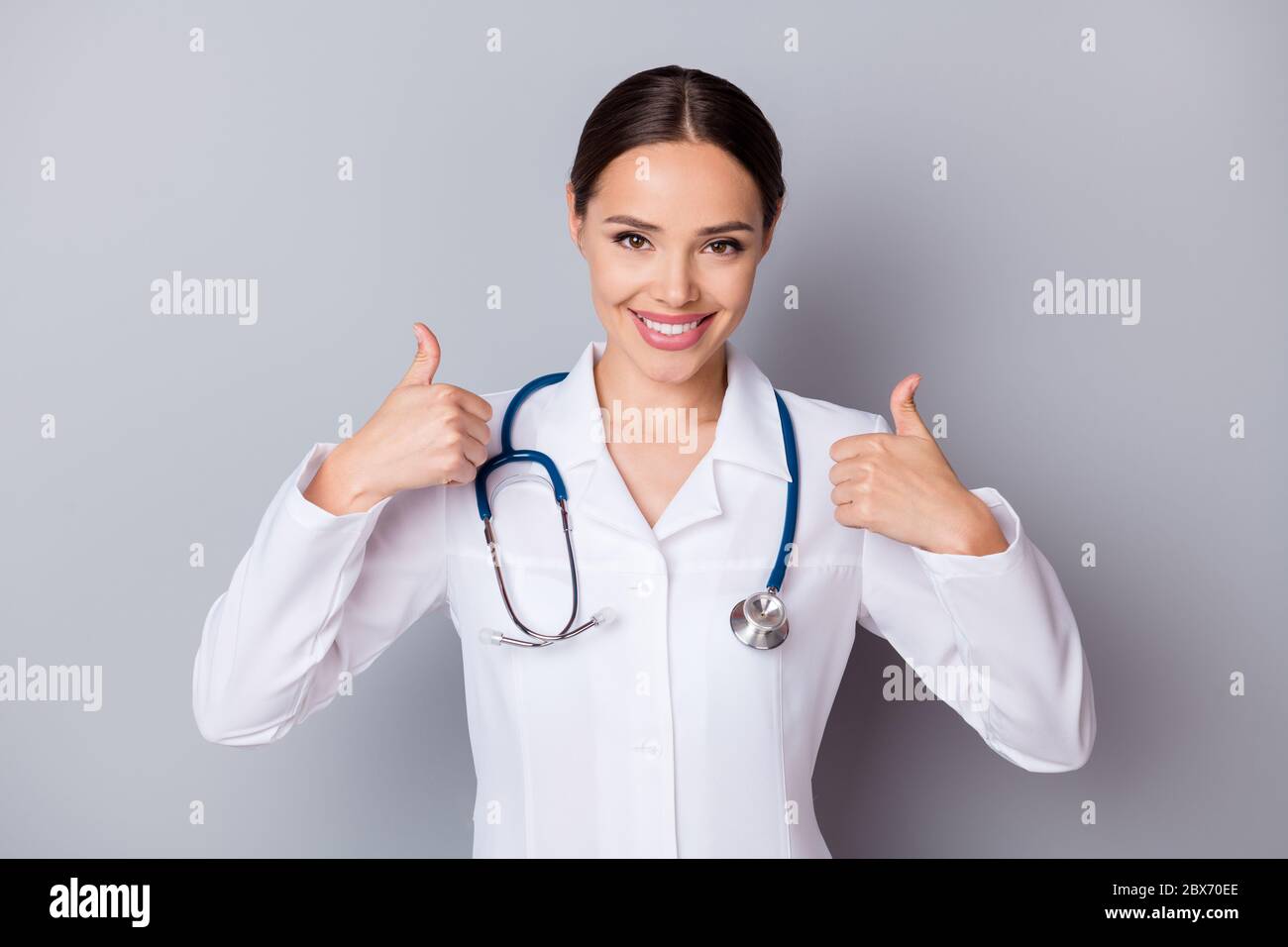 Photo of attractive cheerful family doc experienced professional tell ...