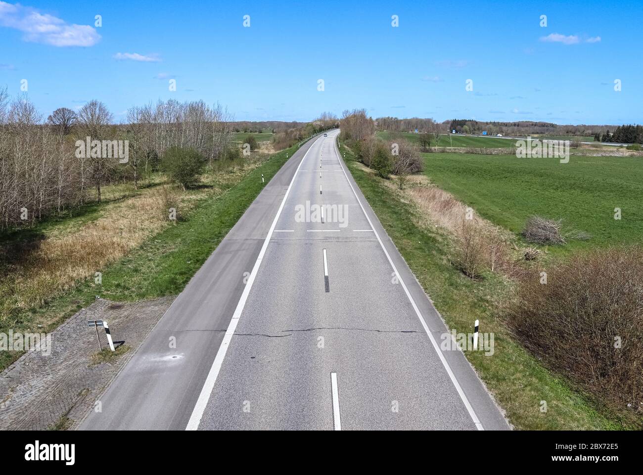 Perspective view on a european highway on a sunny day Stock Photo - Alamy