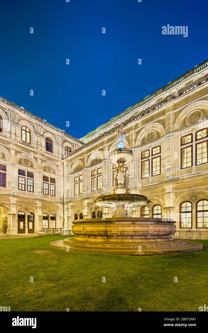 Side view and fountain of the Vienna State Opera (Wiener Staatsoper) at ...