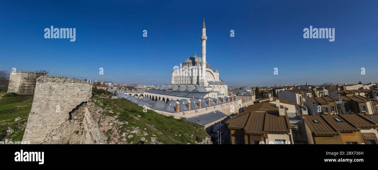 A country with a strong muslim majority, Turkey has mosques at every ...