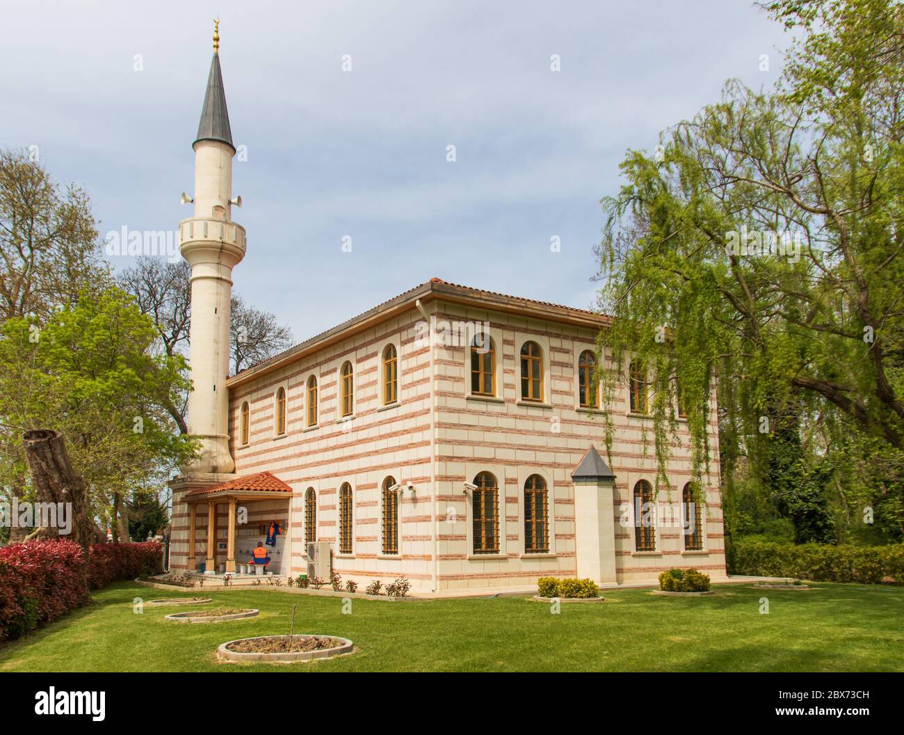 A country with a strong muslim majority, Turkey has mosques at every ...