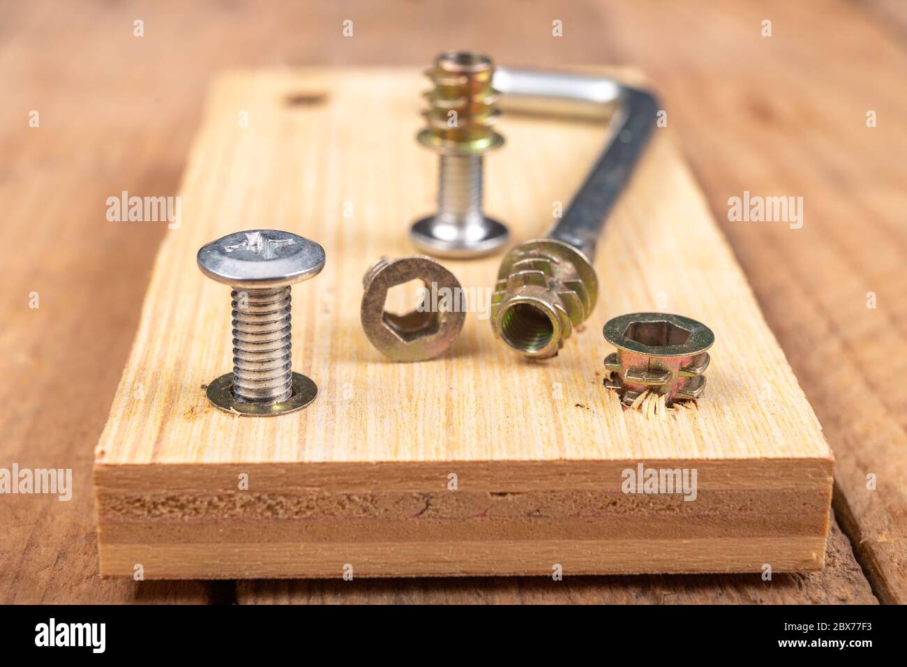 Special screws for joining wood. Carpentry accessories for building ...