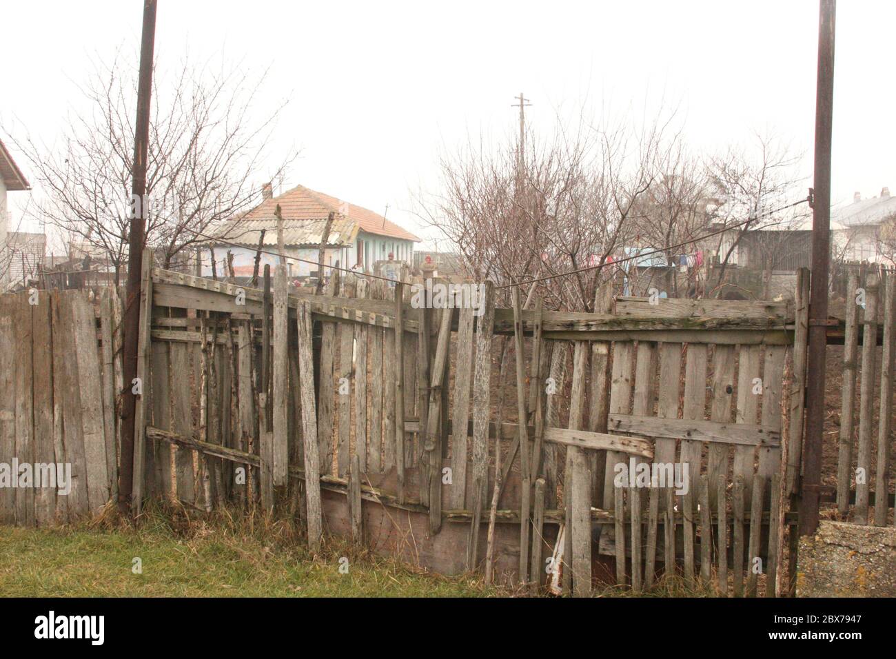 Distressed wooden fence hi-res stock photography and images - Alamy