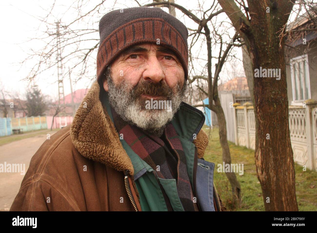 Local man in Silistea Gumesti, Romania Stock Photo - Alamy