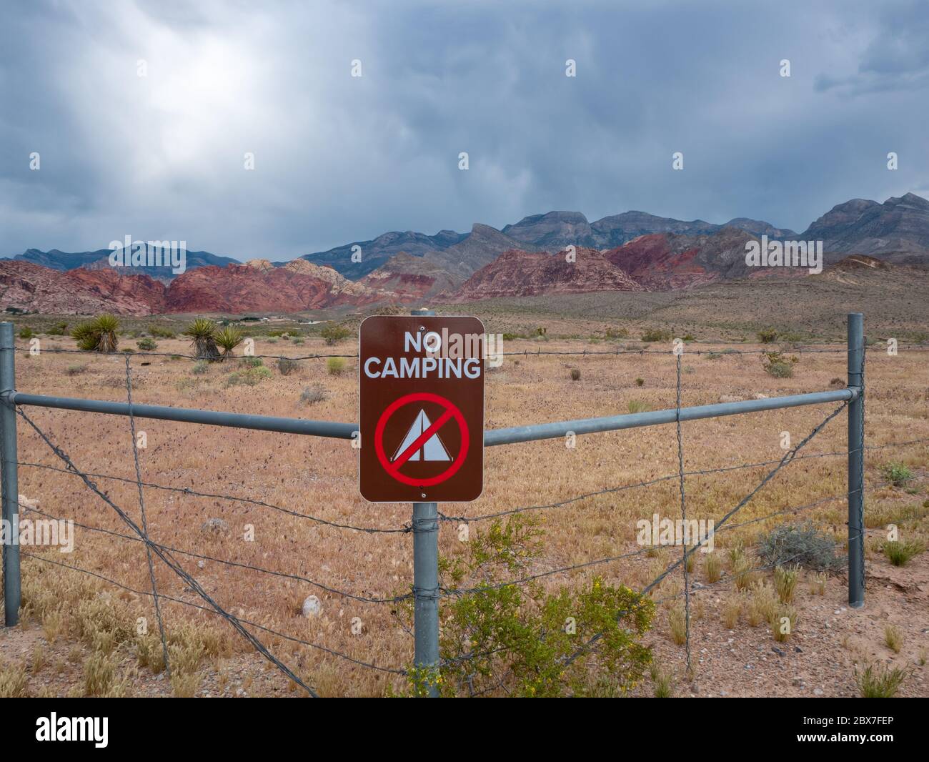 Barbed wire signage hi-res stock photography and images - Alamy