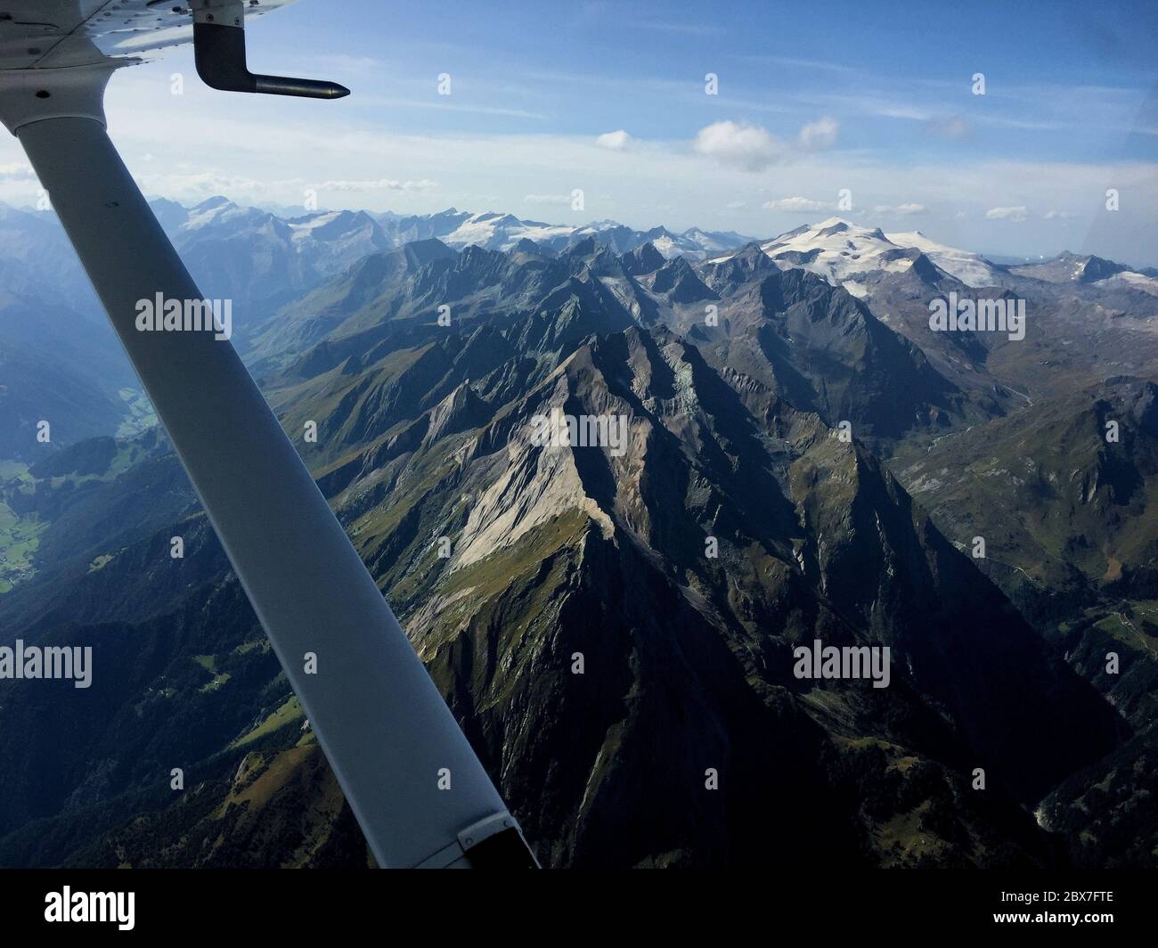 Overhead photography hi-res stock photography and images - Alamy