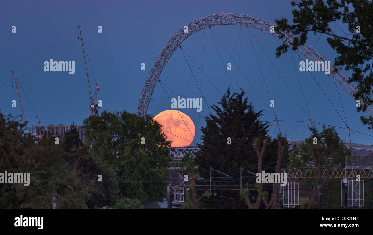 Wembley, UK. 5 June 2020. UK Weather - June's full moon, known as a ...