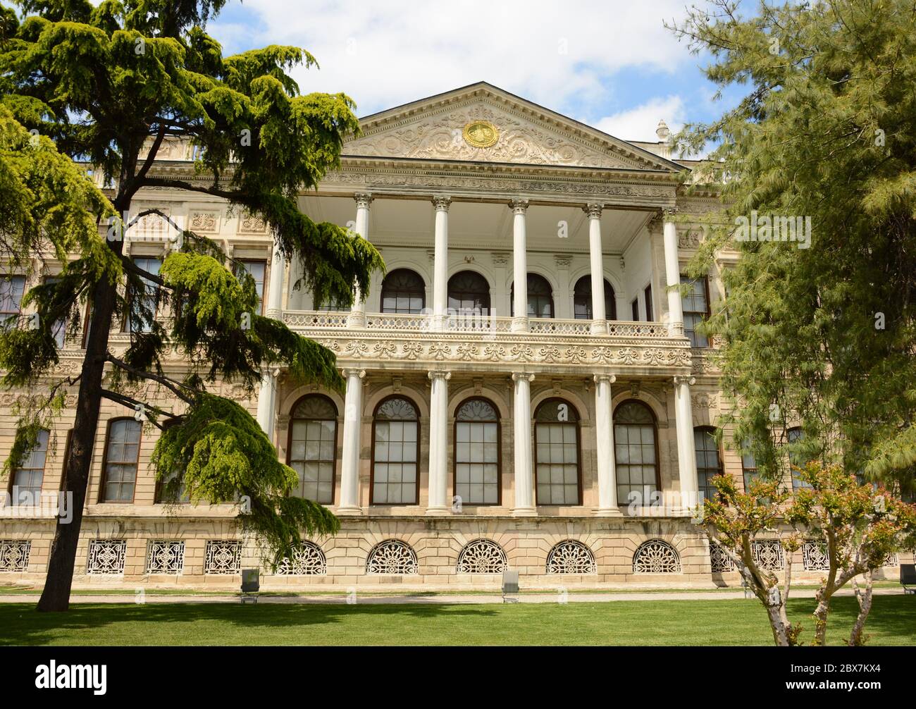 Beautiful mansion hi-res stock photography and images - Alamy