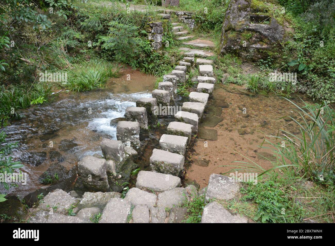Bridge made from stones hi-res stock photography and images - Alamy