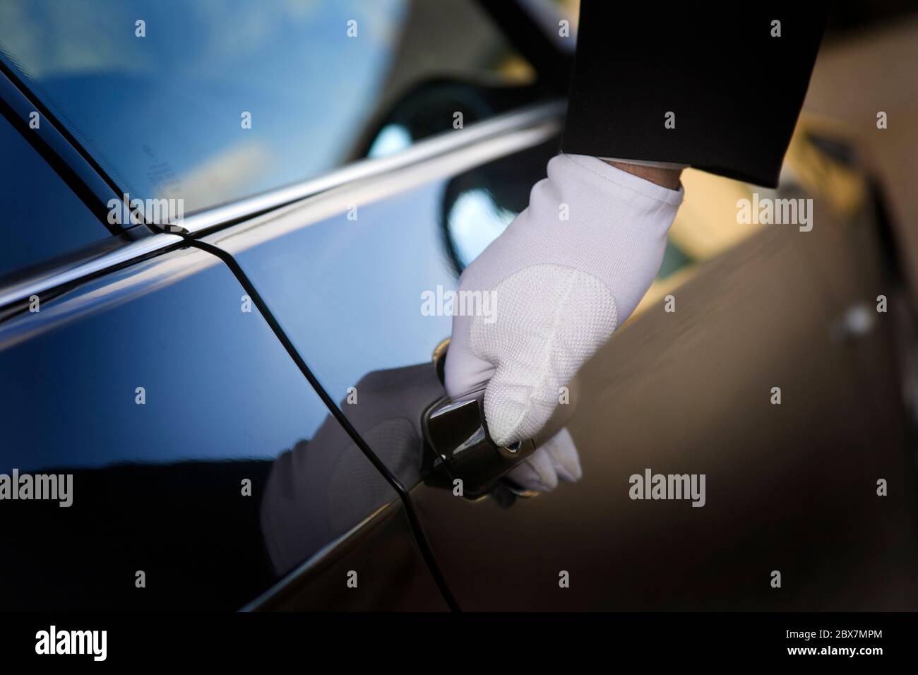 Concierge car door hi-res stock photography and images - Alamy