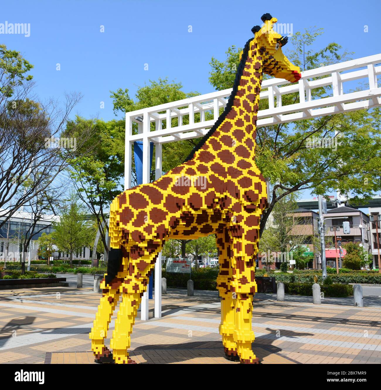 Statue of giraffe hi-res stock photography and images - Alamy