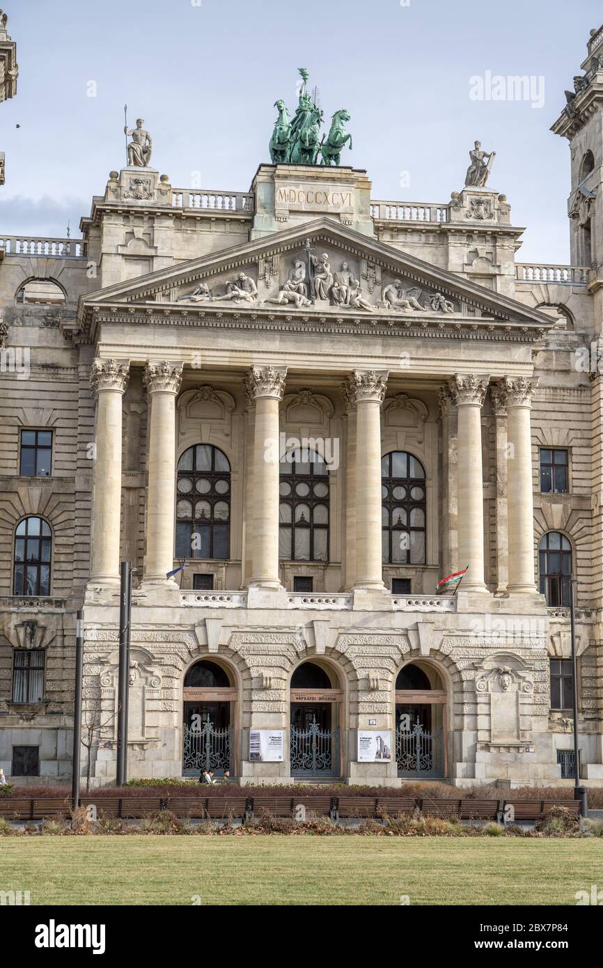 Neo renaissance mansion hi-res stock photography and images - Alamy