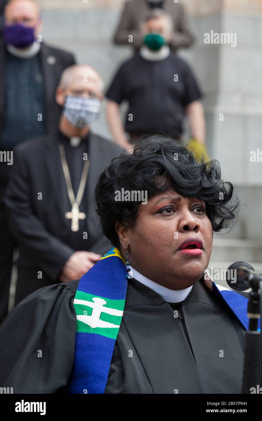 Clergy hi-res stock photography and images - Alamy