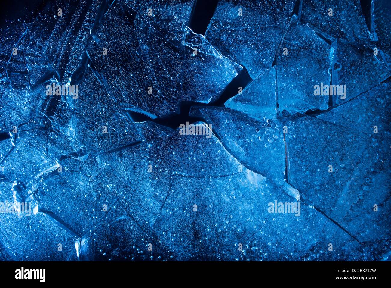 Photo texture of a blue toned frozen ice cubes background Stock Photo ...