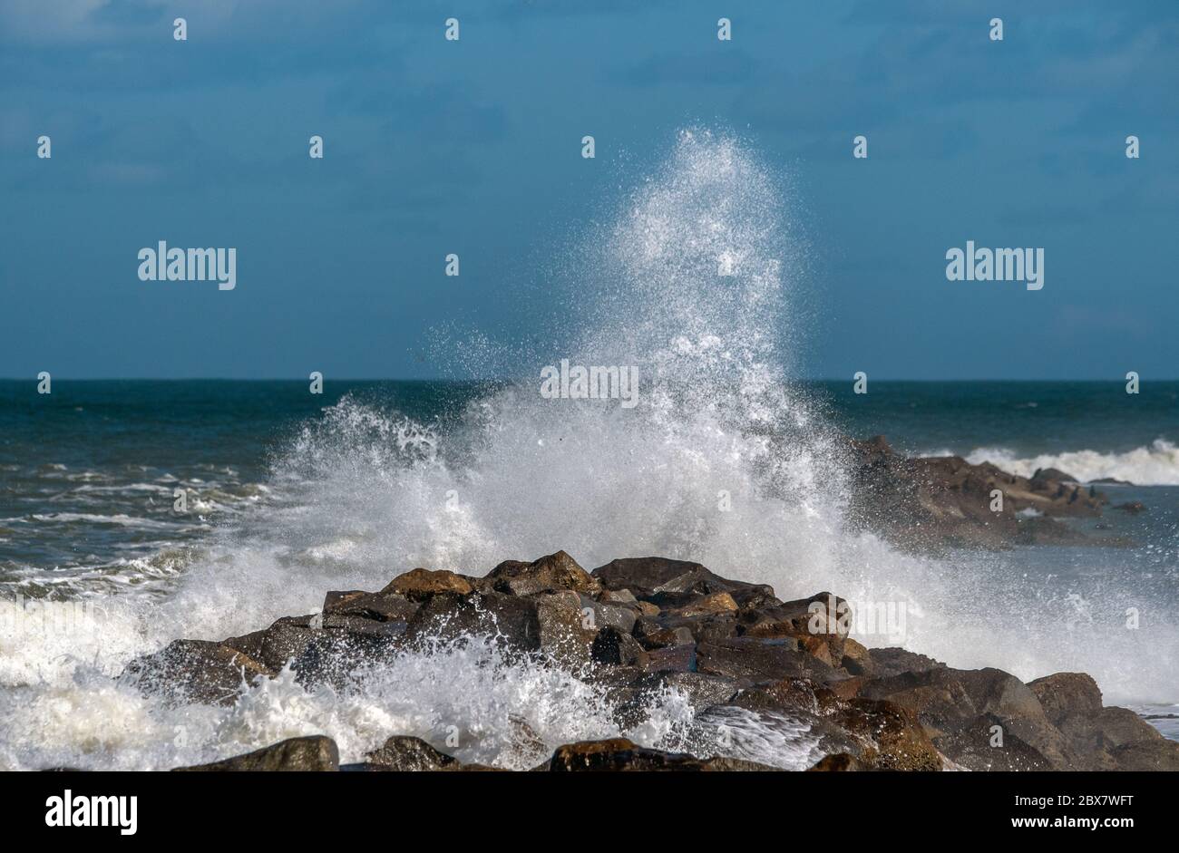 Breaking rocks hi-res stock photography and images - Alamy