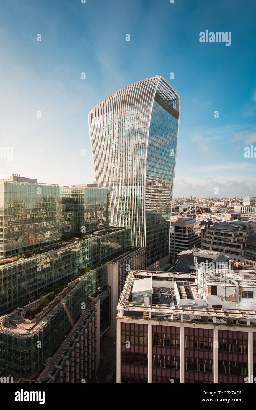 Walkie talkie building in london hi-res stock photography and images ...