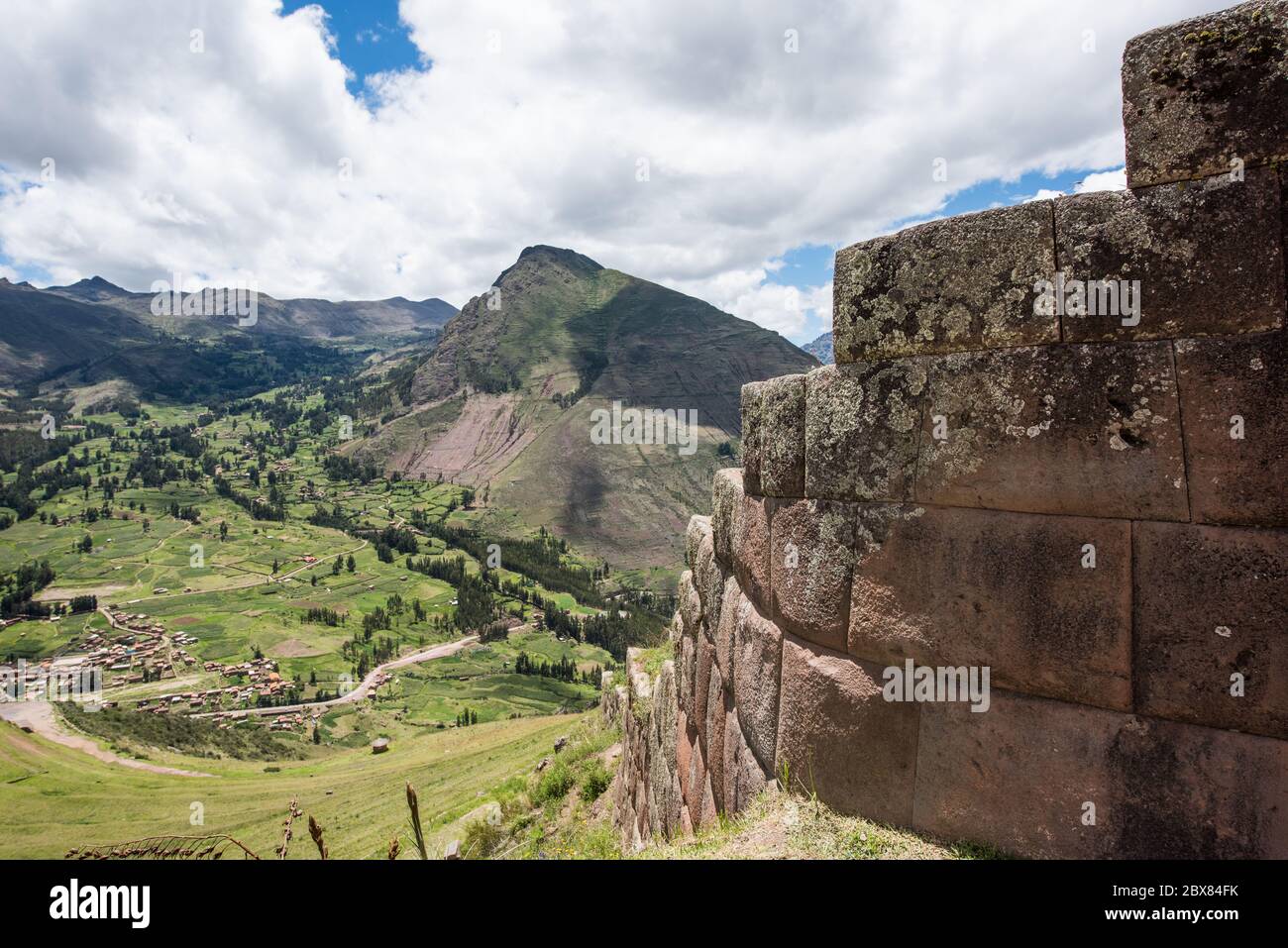 The Sacred Valley and the Inca ruins of Pisac Stock Photo - Alamy