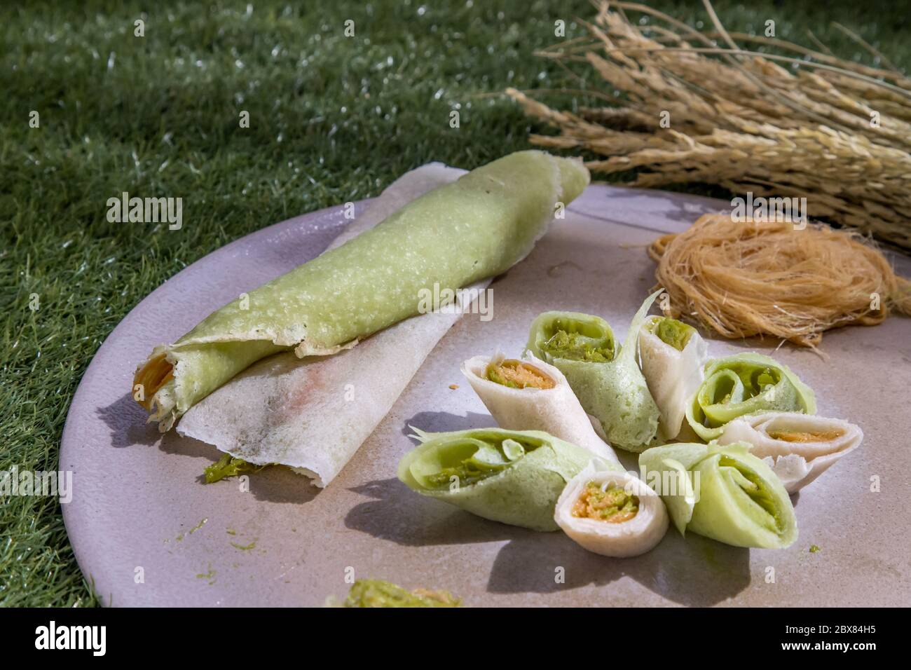 Thai cotton candy crepe roti sai mai hi-res stock photography and ...