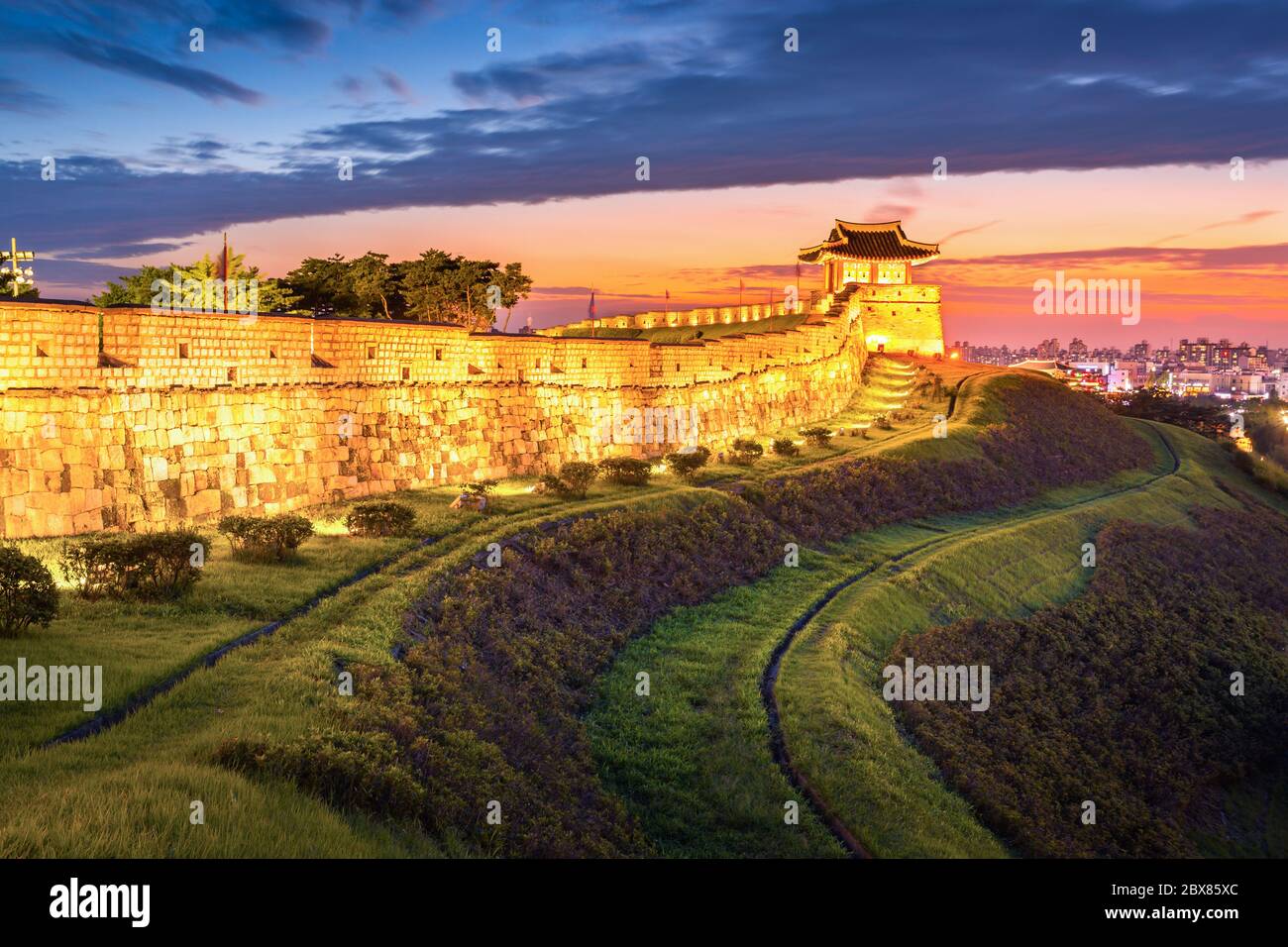 Hwaseong Fortress in Sunset, Traditional Architecture of Korea at Suwon ...