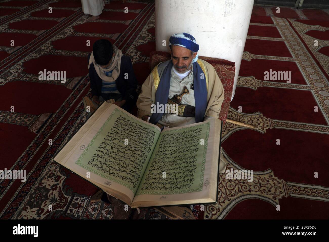 The great mosque of sanaa hi-res stock photography and images - Alamy