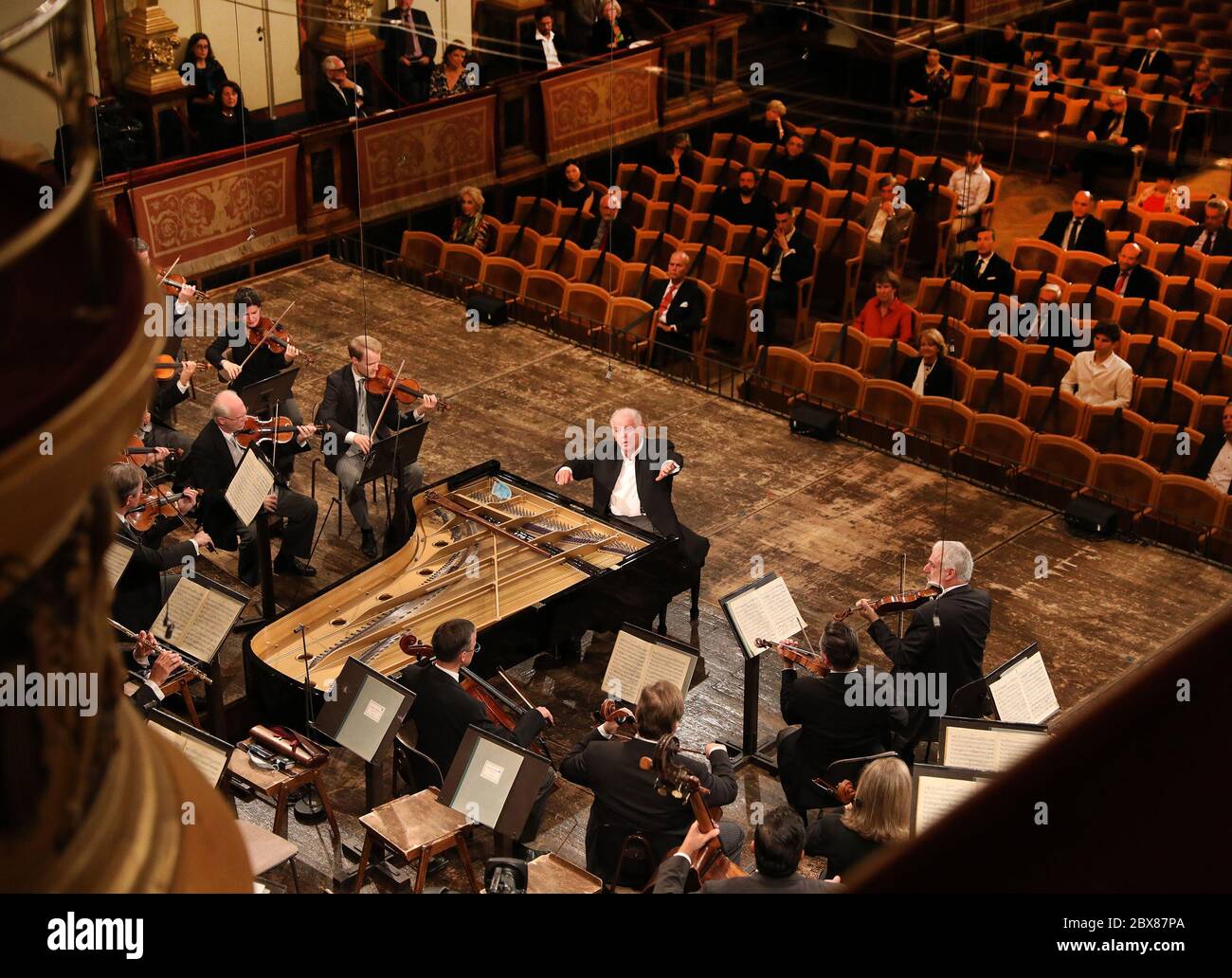 Vienna, Austria. 5th June, 2020. Conductor Daniel Barenboim (C) and the ...