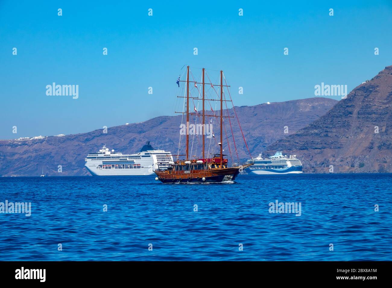 Multi deck ship hi-res stock photography and images - Alamy