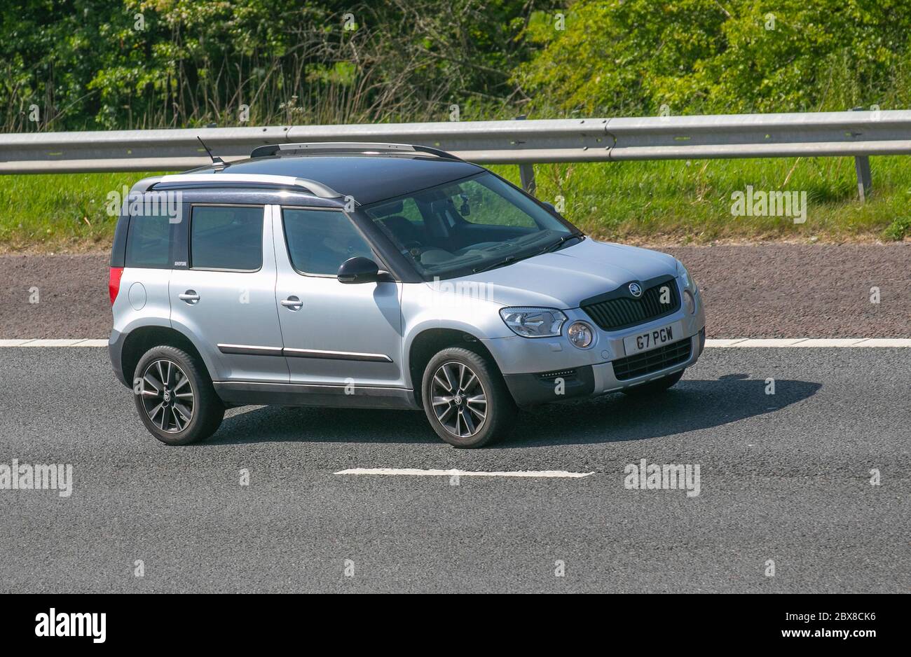 Skoda yeti outdoor se 2 0 tdi cr 4x4 hi-res stock photography and ...