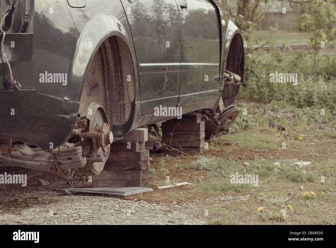 Car without wheels hi-res stock photography and images - Alamy