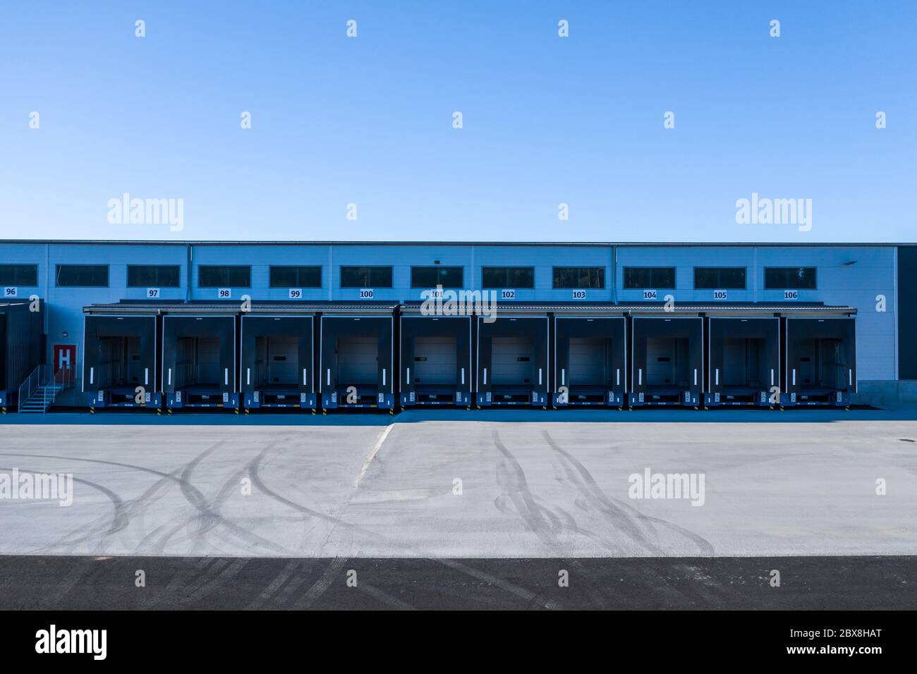 Cargo terminal hi-res stock photography and images - Alamy