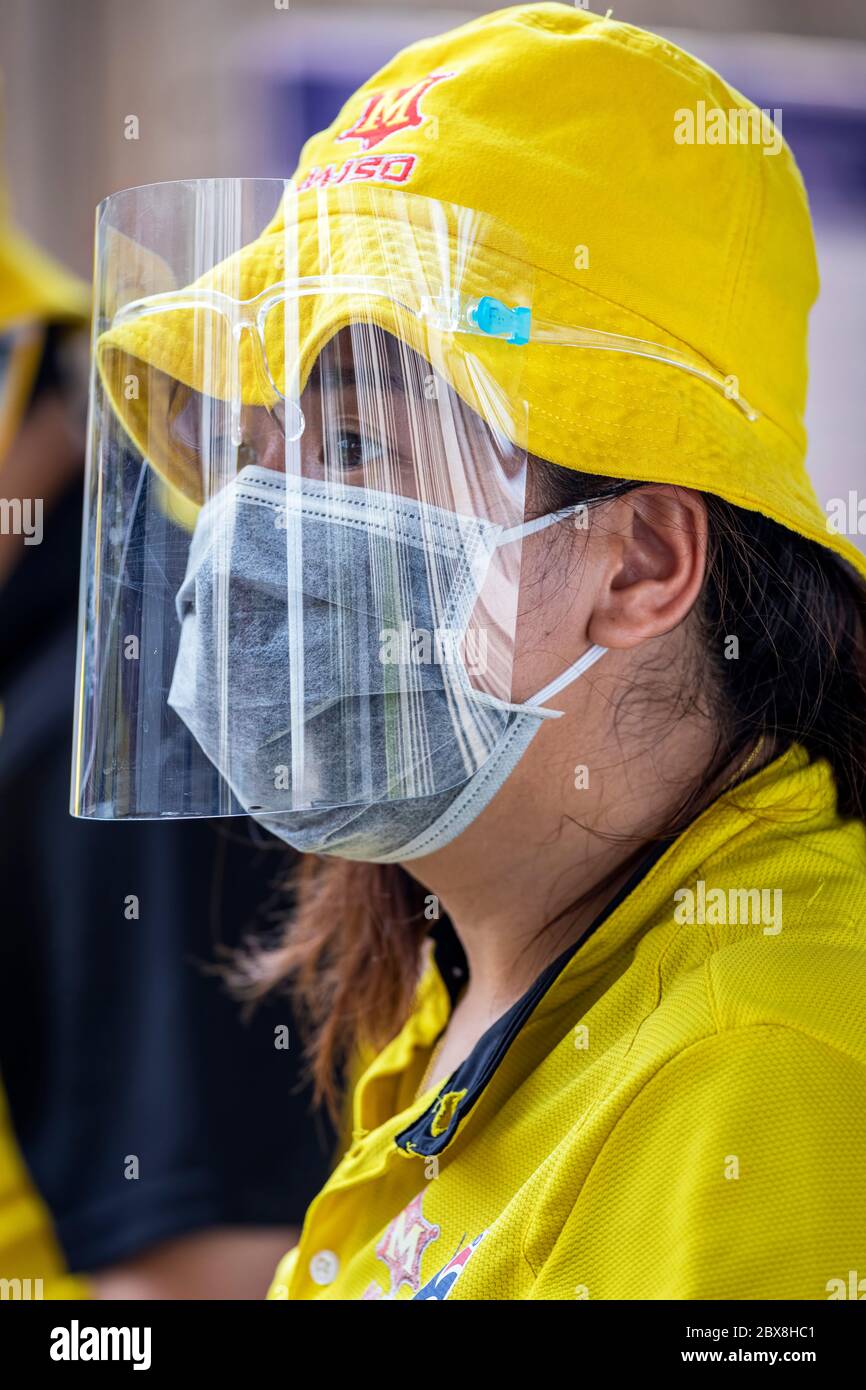 Plastic face shield hi-res stock photography and images - Alamy