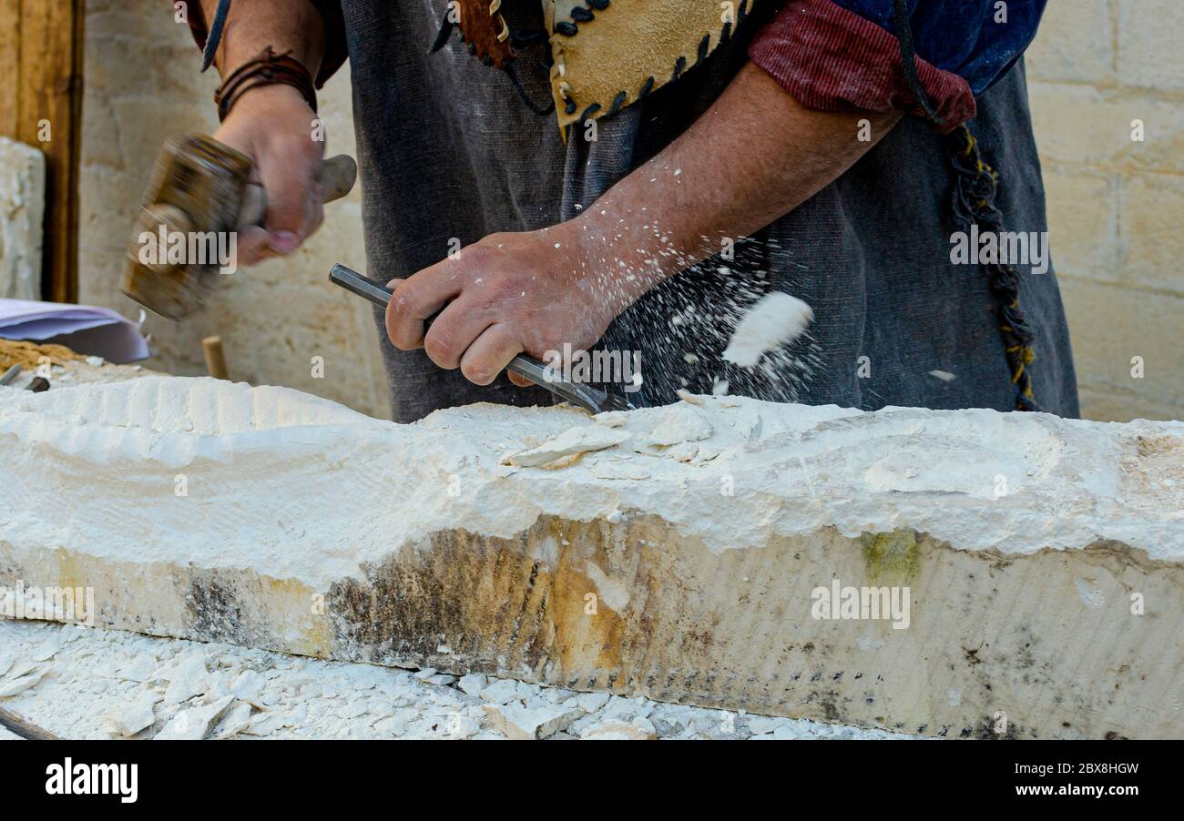 Stonecutter woman hi-res stock photography and images - Alamy
