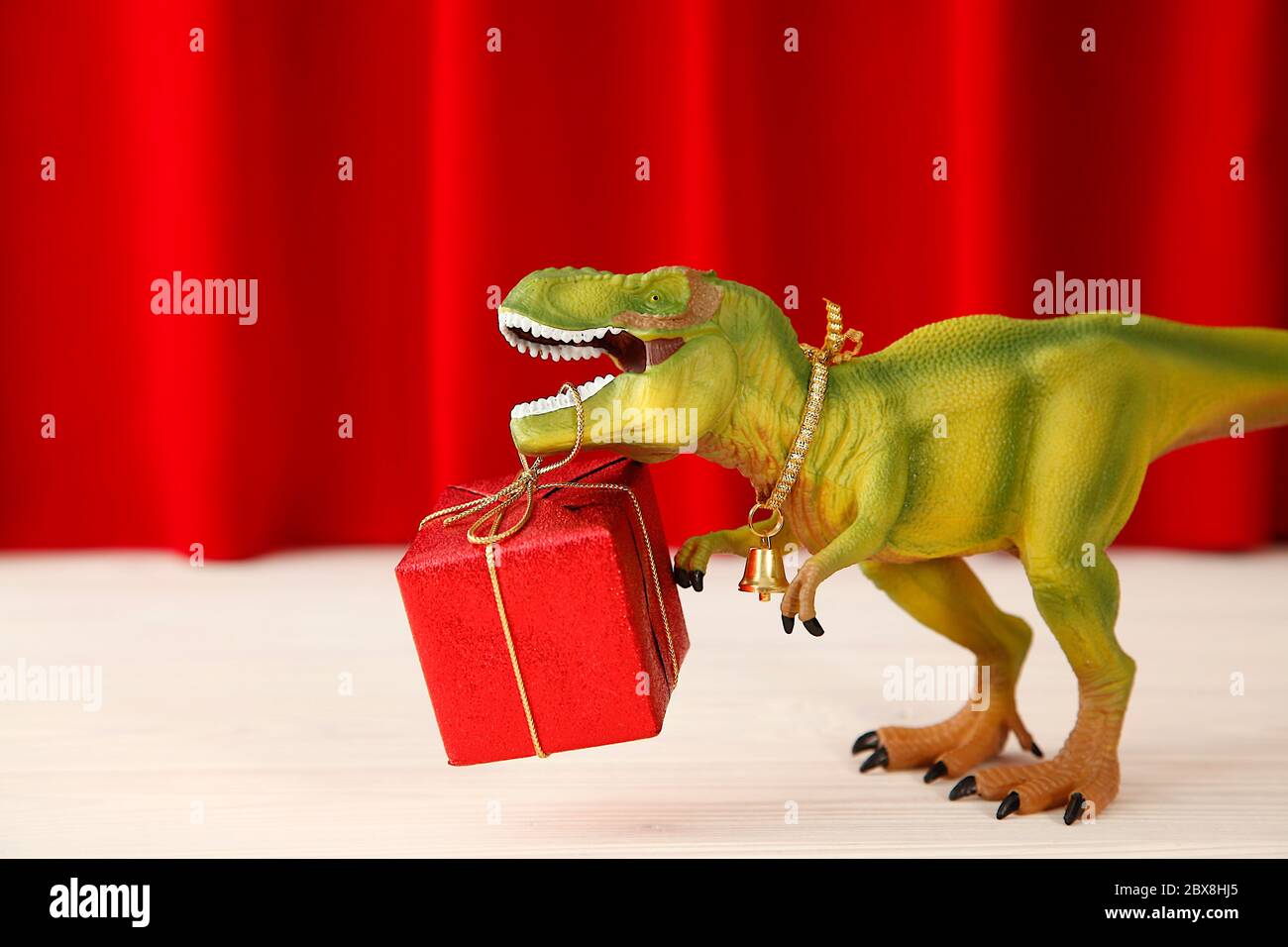 Dinosaur present hi-res stock photography and images - Alamy