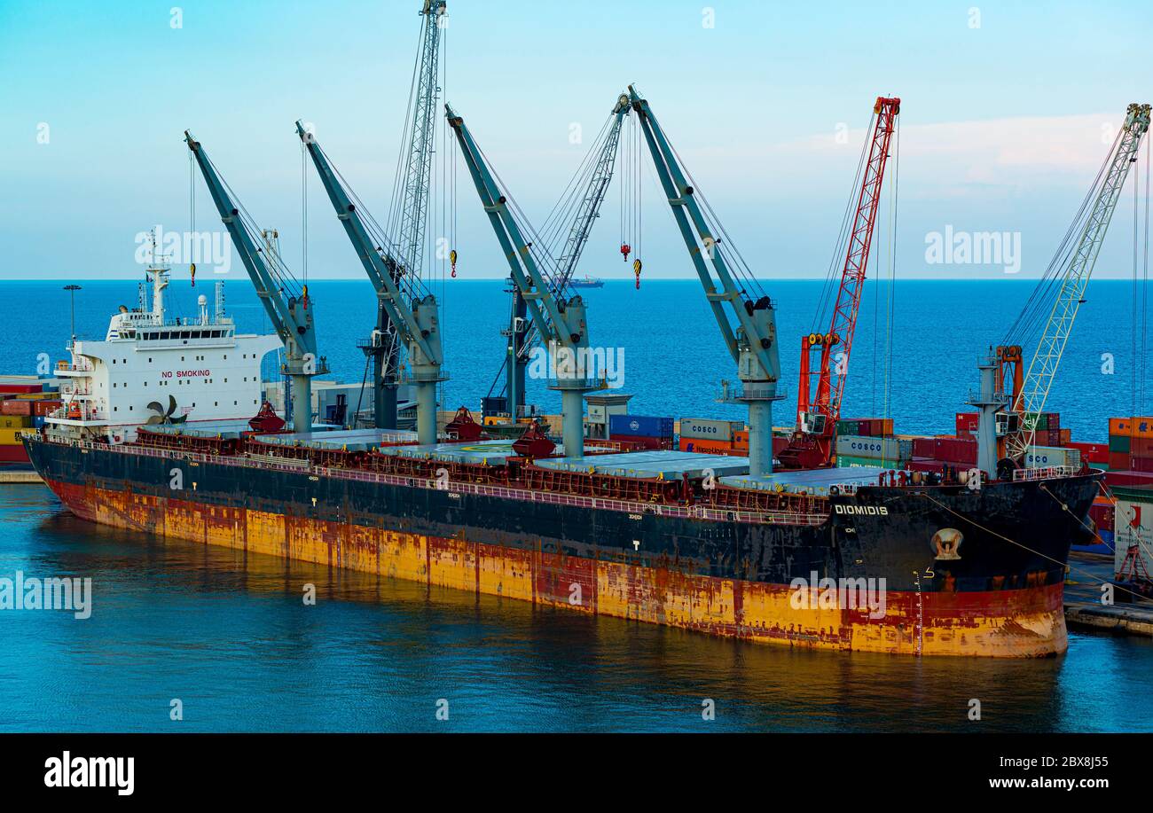 Container loading and discharge hi-res stock photography and images - Alamy