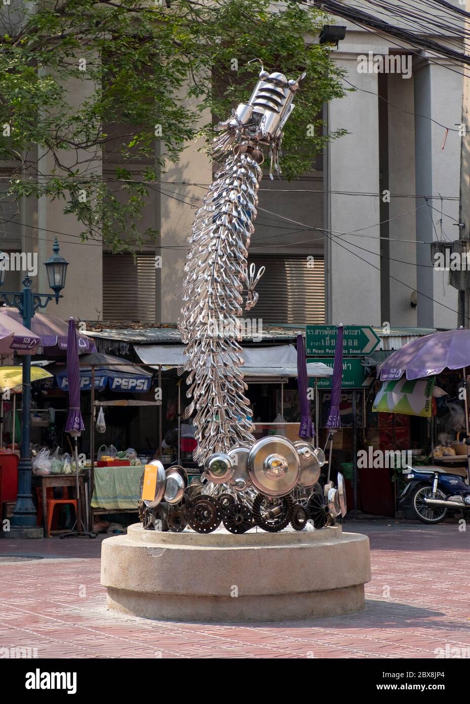 Talad Noi Dragon sculpture in Talat Noi / Talad Noi - Chinatown ...