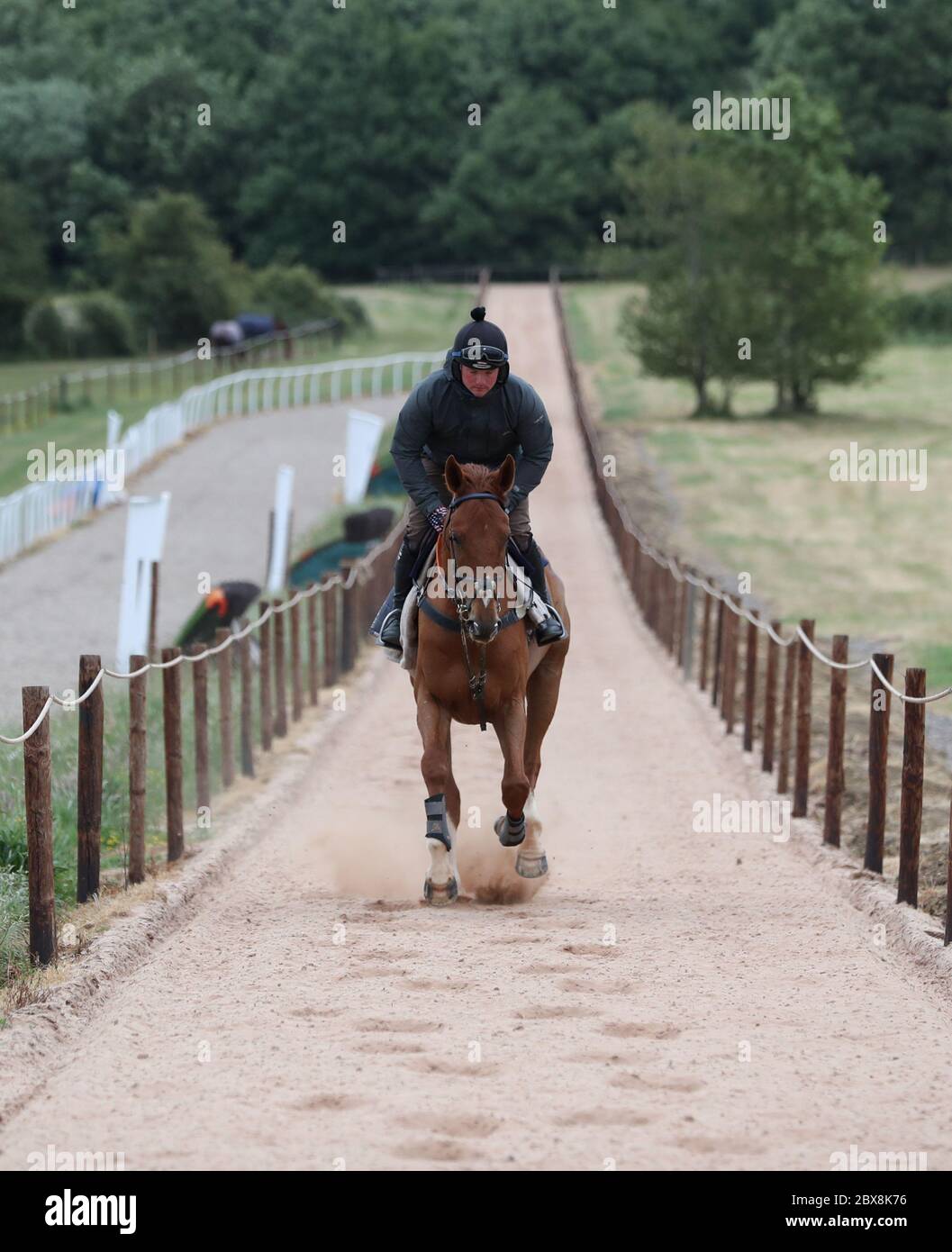 Granery farm gallops hi-res stock photography and images - Alamy
