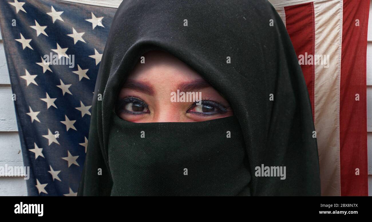 beautiful face of Muslim woman in traditional Islam burqa or burka head ...